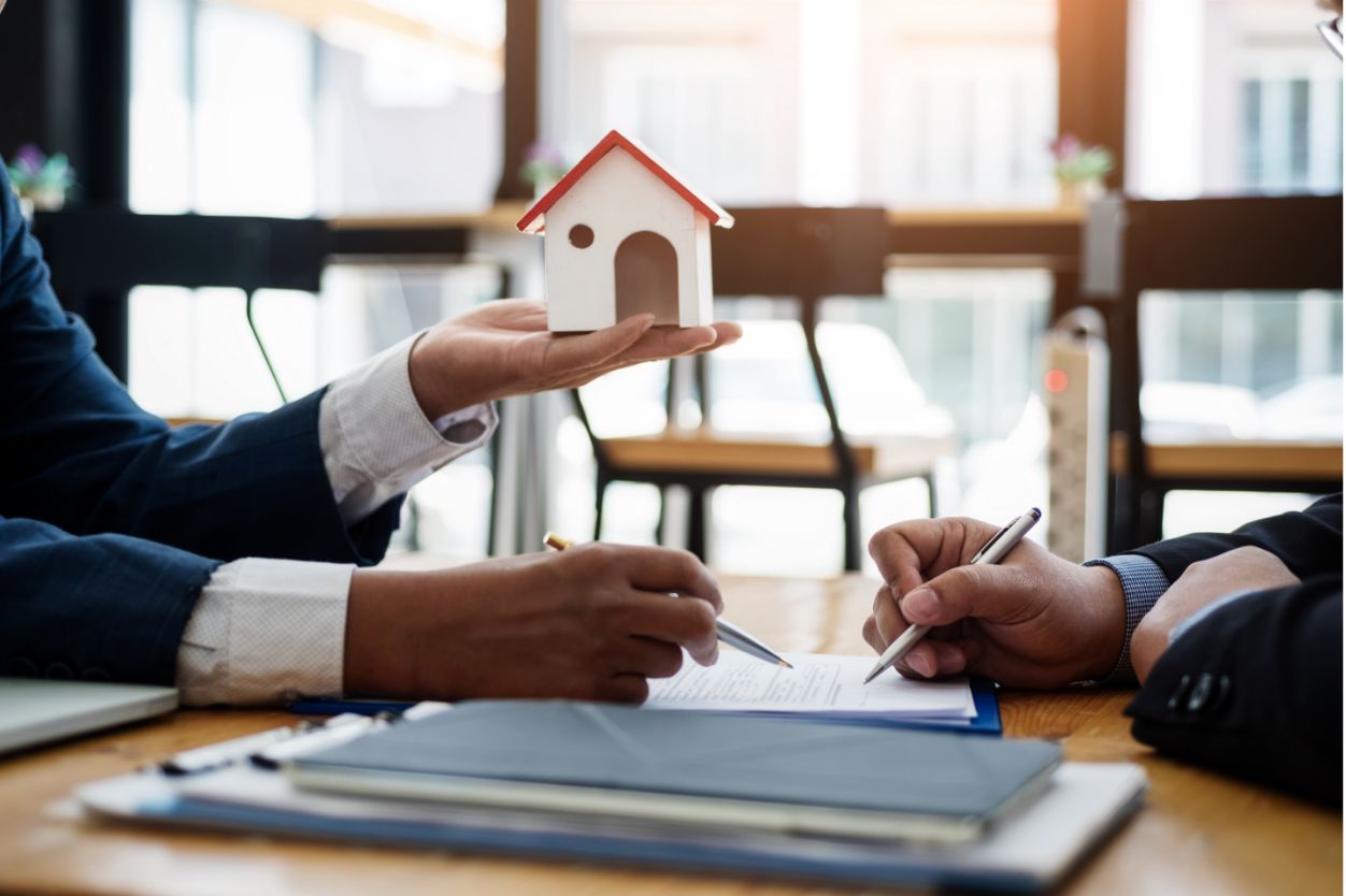 What Should a Wholesale Real Estate Contract Include?